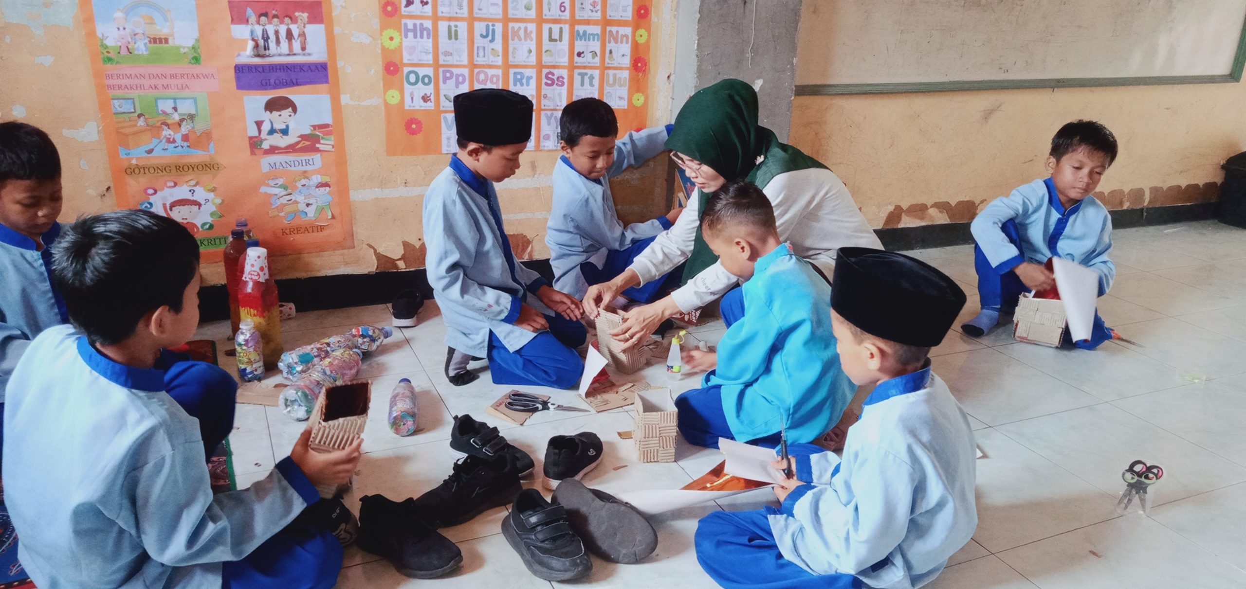 Kreatif dan inovatif, Melalui P5 RA Wali Kelas 2A MINW Sukamulia ...